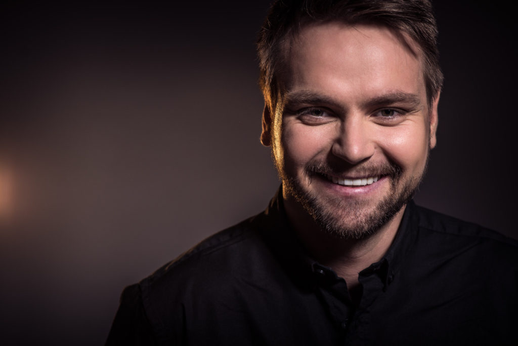 Josef Vágner startuje novou etapu a vydává klip Muž z planety Hollywood ...
